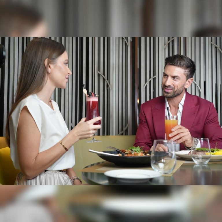 Inside The QE2 Kitchen: The Chefs Behind 80 Extraordinary Menus Of Around The World In 80 Days ...